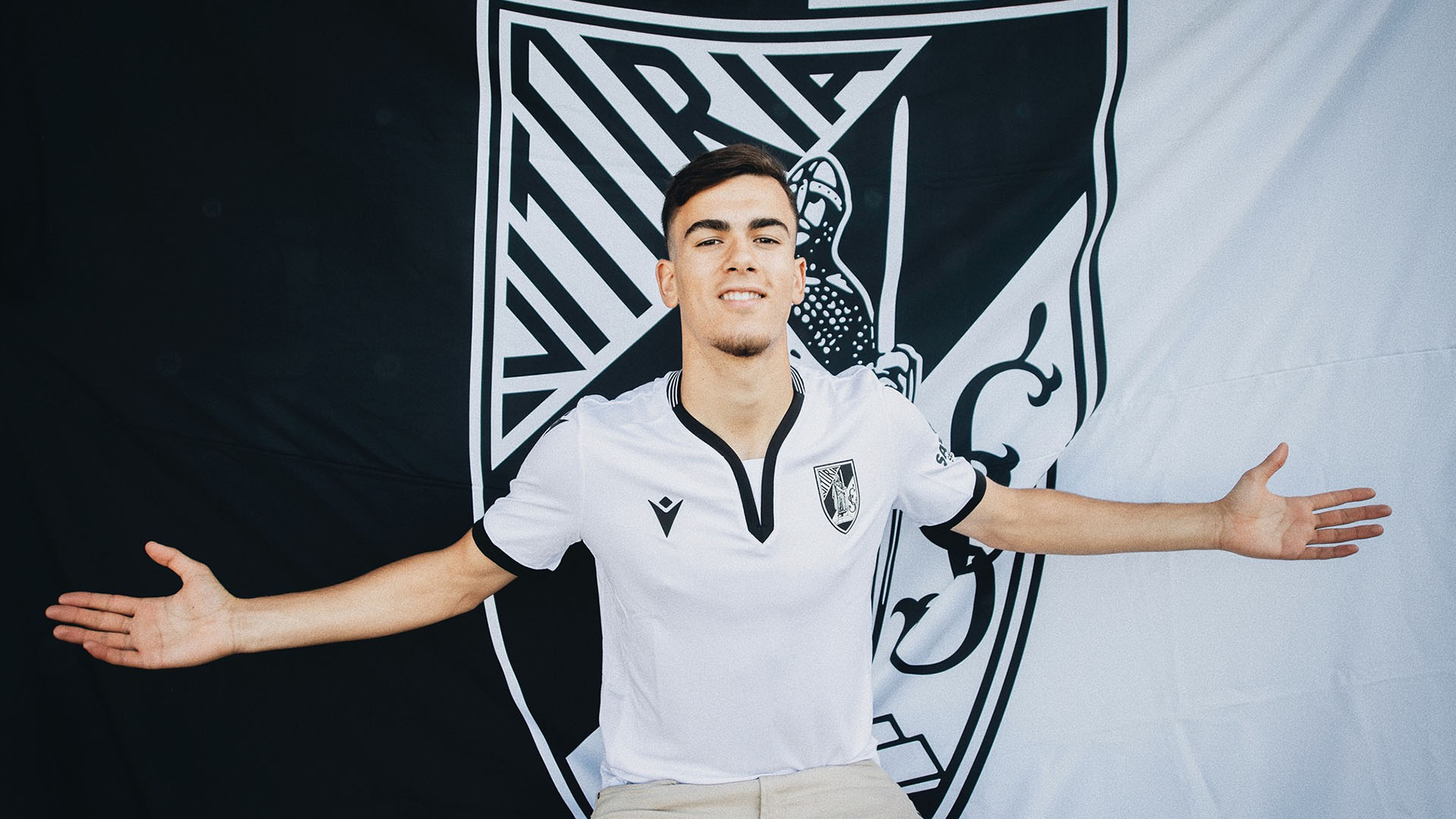 André Amaro: contrato prolongado até Junho de 2025 - Guimarães, agora!
